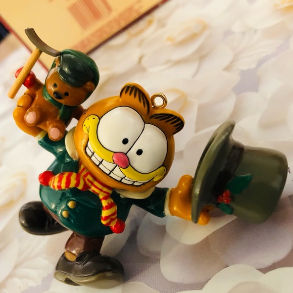 Enesco | Holiday | Vtg Enesco Garfield Ornament St In Dickens Series ...